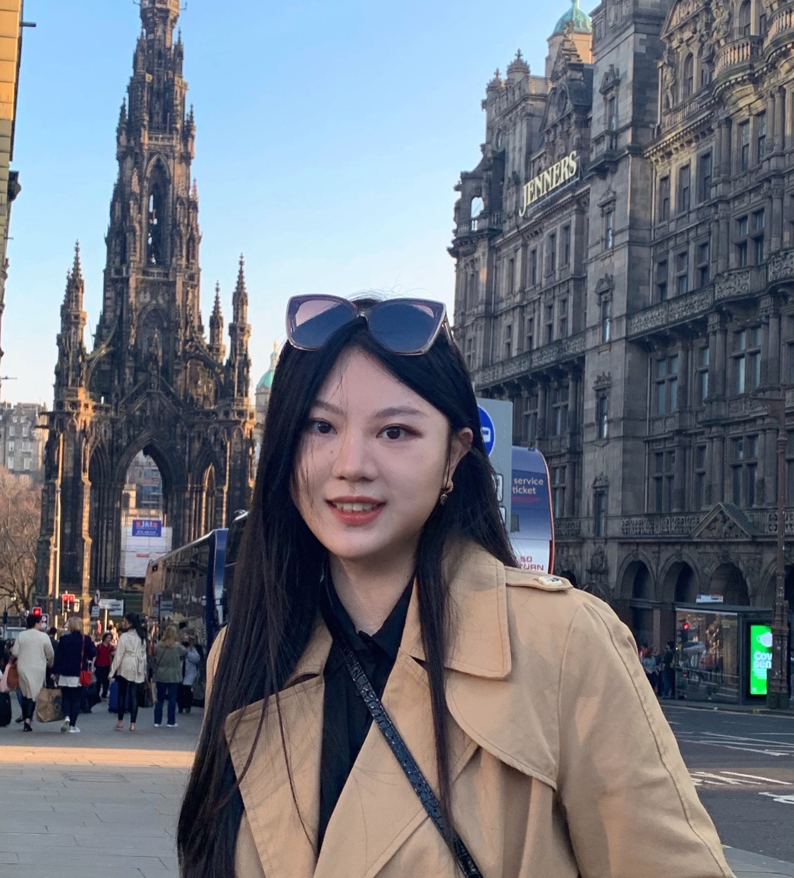 Biography - Yixuan Li (Nicole)